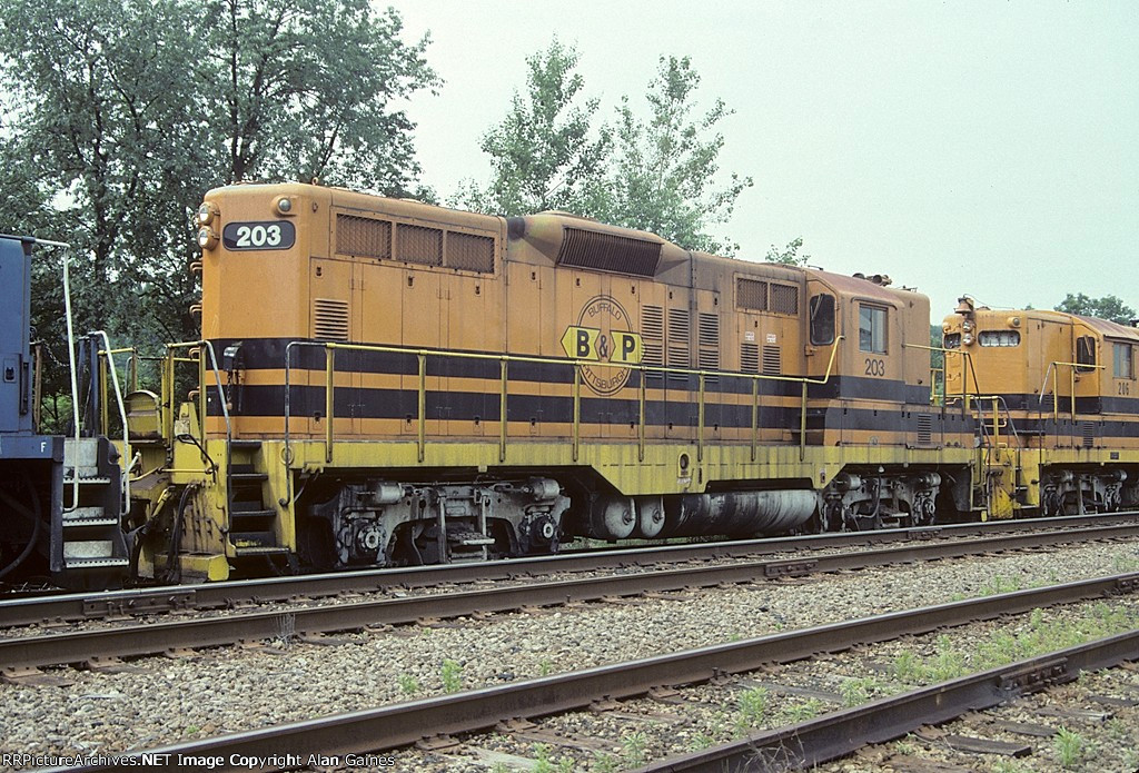 B&P GP9 203